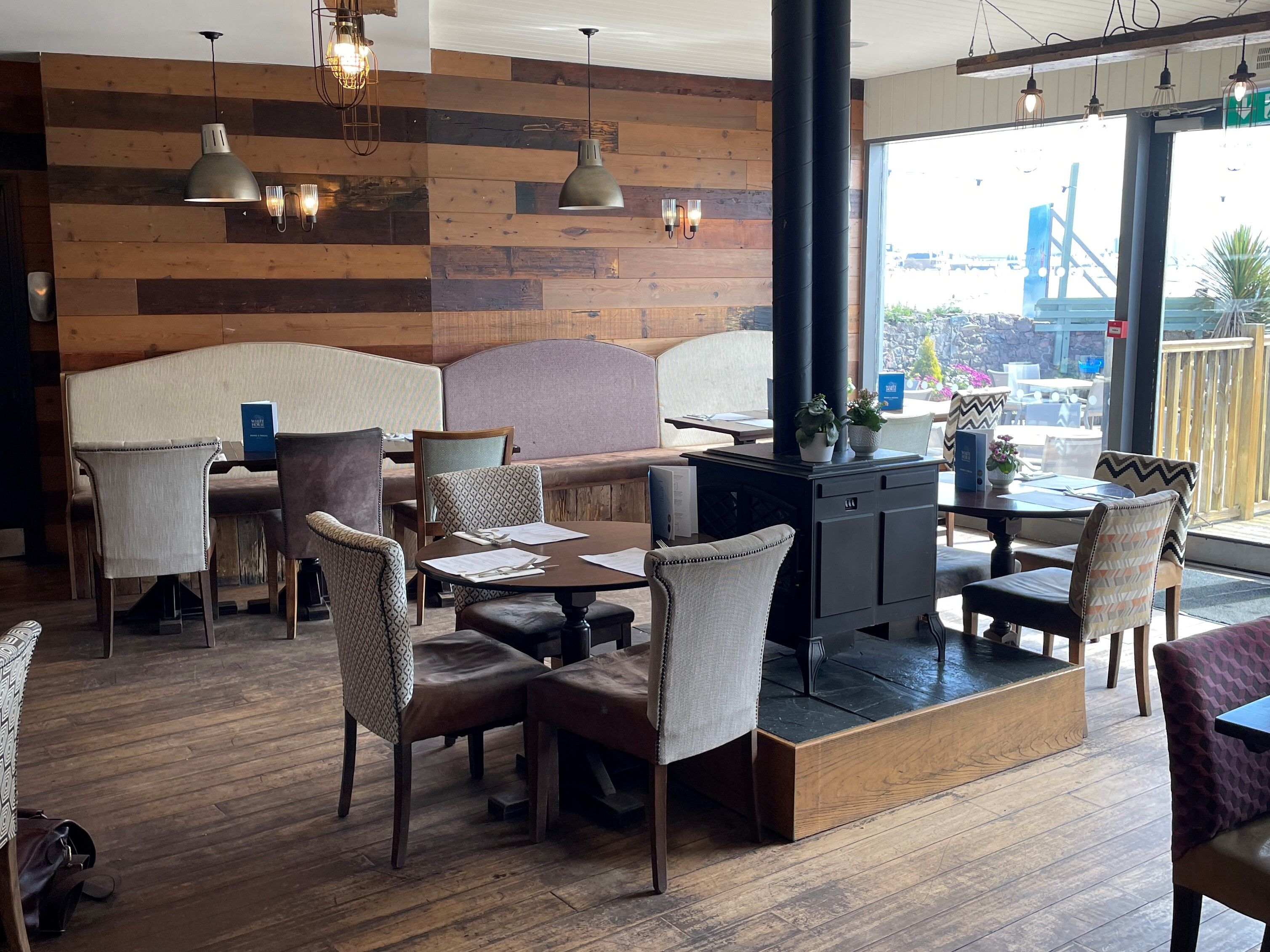 Concorde BGW | The White Horse